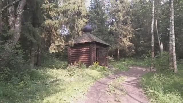 Святой источник прав. Лазаря Четверодневного. Набрала воды. Откуда течёт ручей.