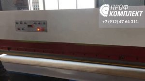 Обрезка шпона на гильотине для резки шпона MQ3100 - "Профкомплект"