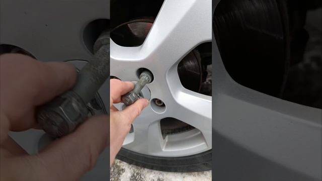 Секретные болты для литых дисков.