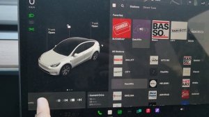 How to Set and Remove Favorite Radio stations on tesla model y