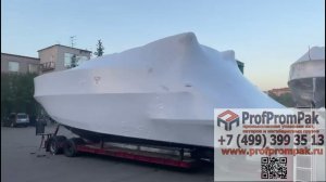 Упаковка яхты для транспортировки, в термоусадочную пленку.