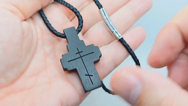 Крест из дерева Православный из Эбена Габона. Нательный деревянный крест с молитвой.
