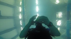 Сборка кубика Рубика под водой