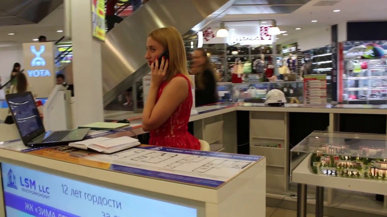 Выставочный островок Ленстроймонолит Строительной Компании в ТРЦ Заневский Каскад