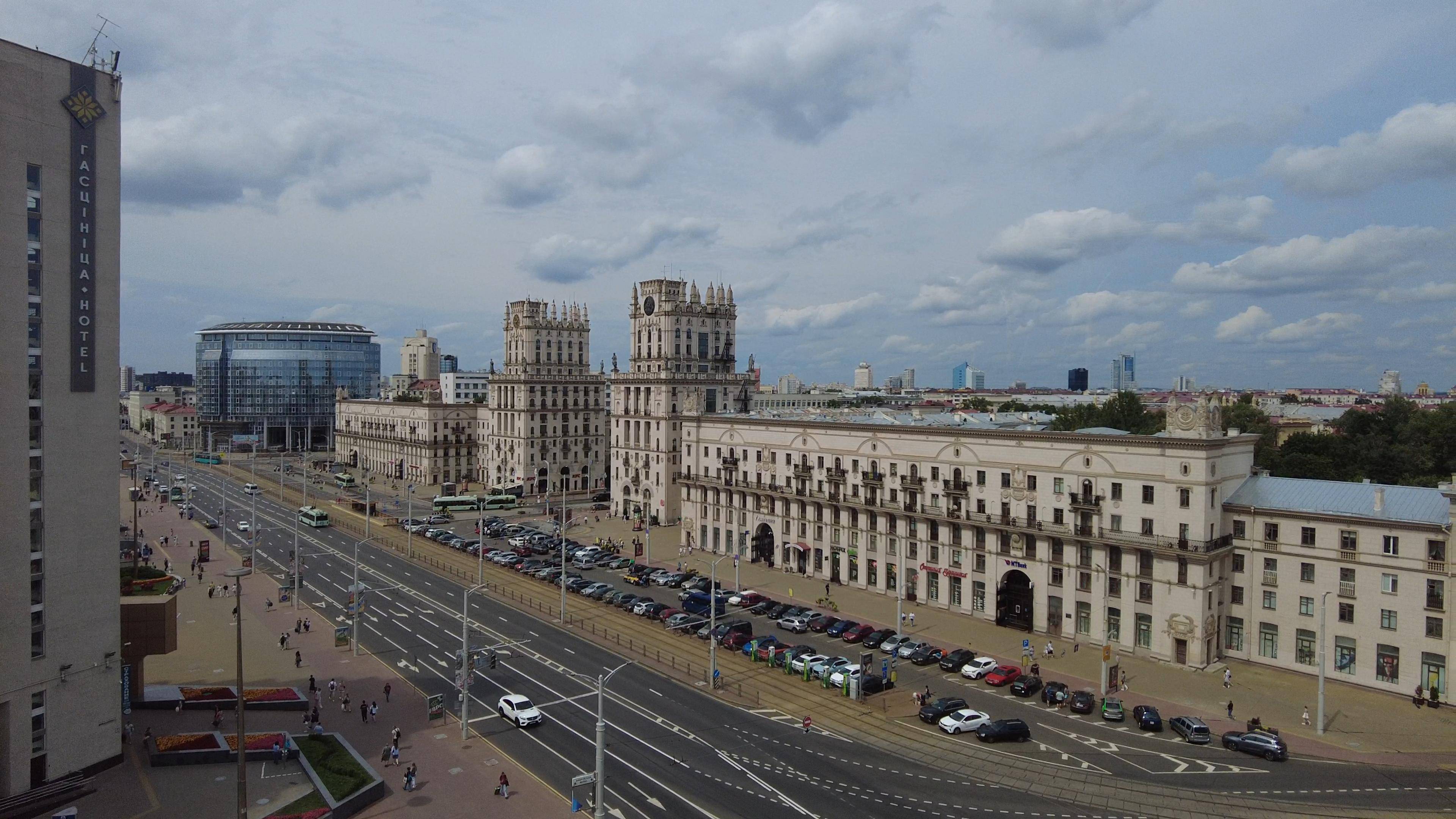 Минск Беларусь прогулка по городу обзор знаменитых кафе и бюджетной гостиницы.