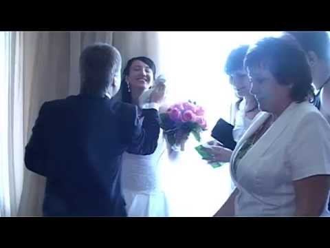 Бабахнуло шампанское перед загсом и окатило невесту!