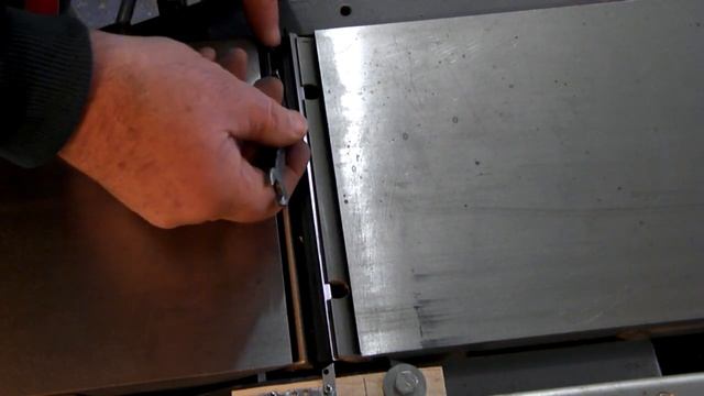 Установка ножей на фуговальный станок UKM-300. The Setup cutter to planer
