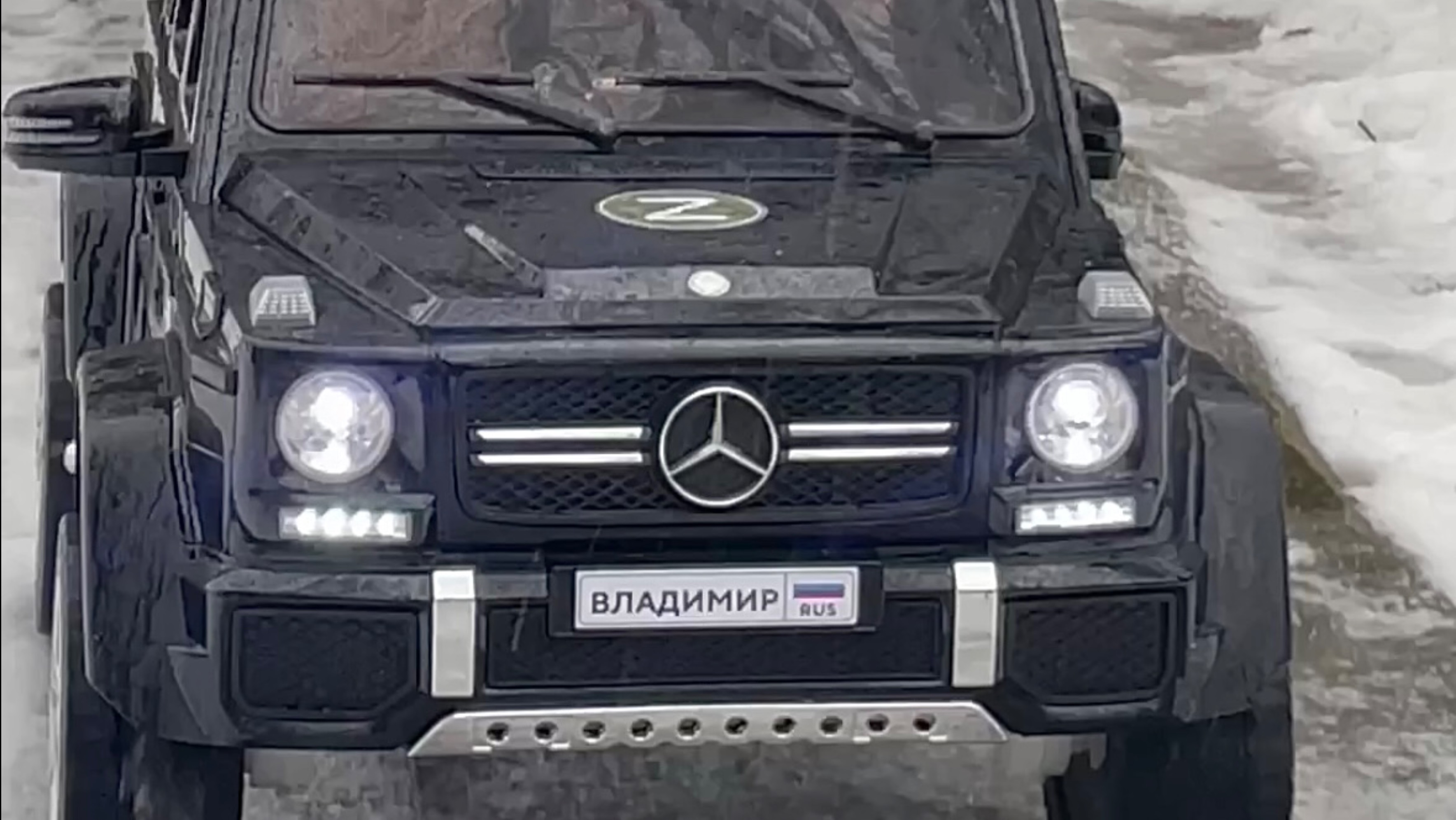 Покатушки на гелентвагене в 2 года