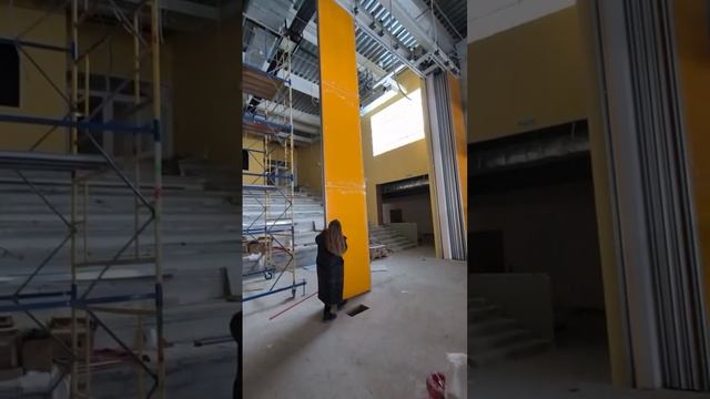 В школе г.Пышма установлены раздвижные перегородки высотой 7 м, каждая из которых весит 500 кг