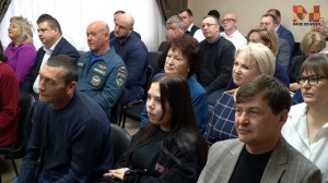 Руководитель муниципалитета Андрей Ворушилин вручил ключи от квартир детям-сиротам