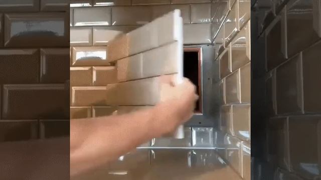 Качественно сделано. Так никогда и не догадаешься, что тут дверца, если не знать