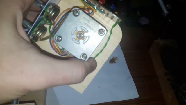 Extruder bar pulling mechanism. Механизм вытягивания прутка для экструдера.