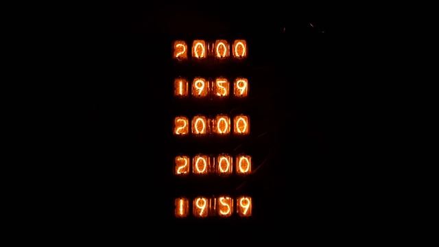 Собранные часы на ГРИ ин-12. Небольшая демонстрация работы. NIXIE clock