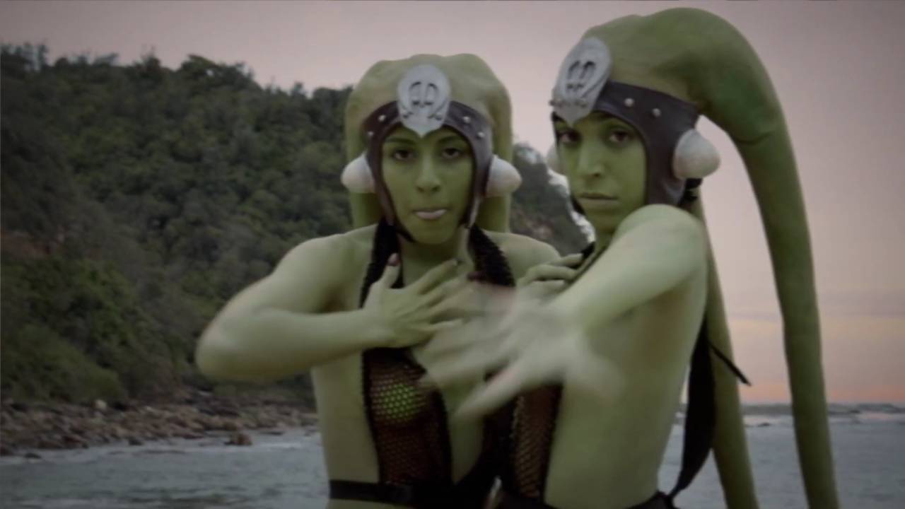 star wars fans film hugs