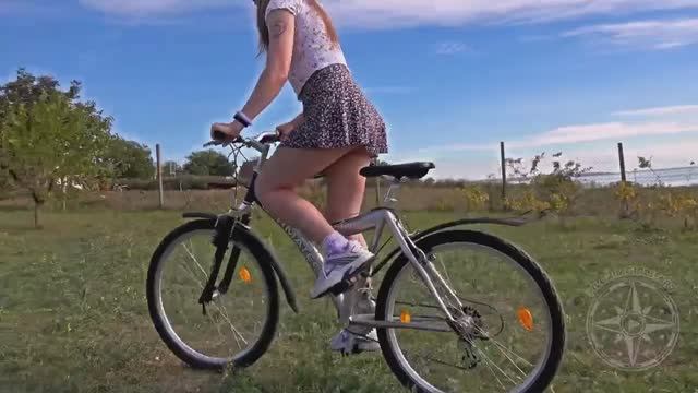 Девочки и велосипеды