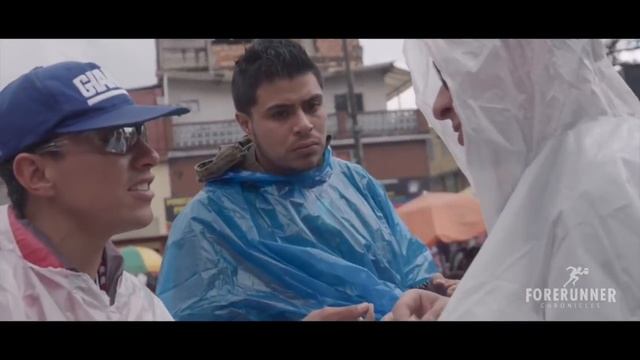 Папа Франциск и  книга "Великая борьба"  прибыли в Колумбию. Крис Хадсон