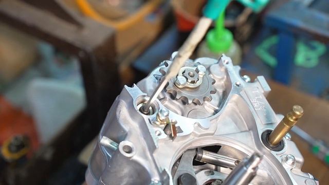 Сборка двигателя мотоцикла объемом 70 куб.см.