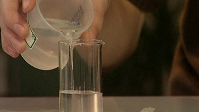 072. Растворение веществ с выделением тепла