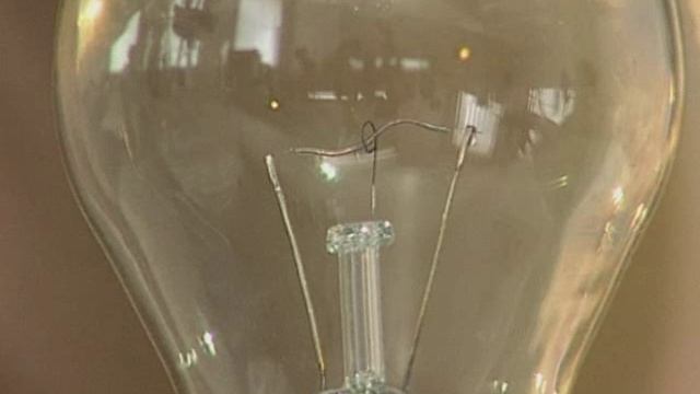 050. Зависимость электропроводности растворов от концентрации