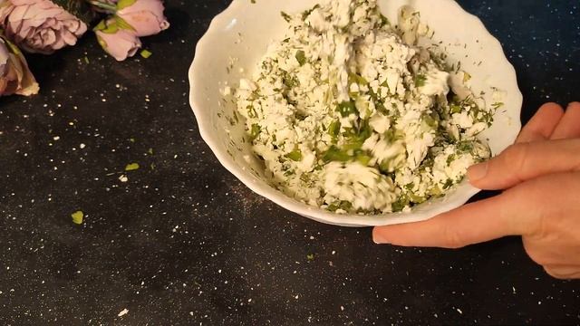 Пирожки с творогом и зеленью:  быстрый и вкусный рецепт на сковороде  КУТАБ с творогом и зеленью