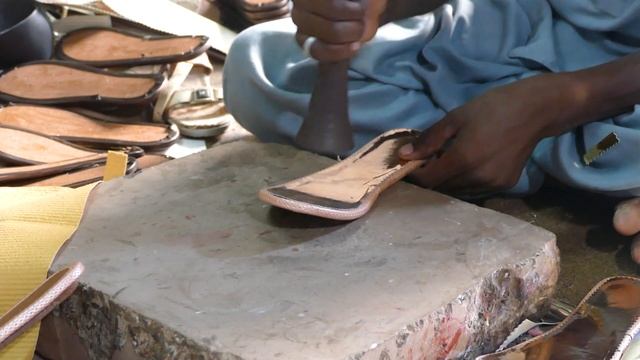 Изготавливаем модные тапки вместе с Патхани