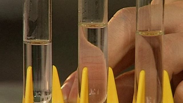 039. Действие щелочей на индикаторы