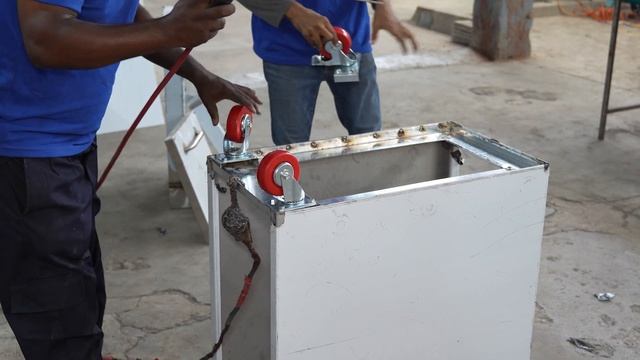 Процесс изготовления кухонной фритюрницы