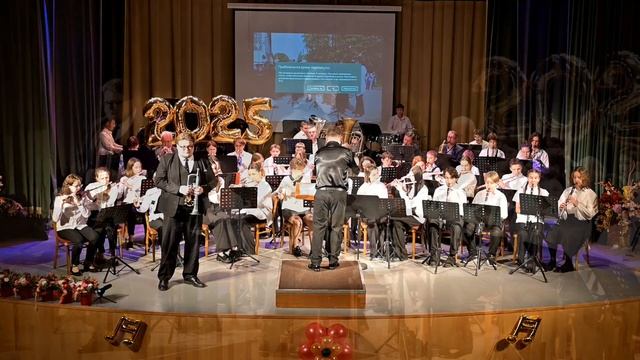 Три товарища (Свой среди чужих...)