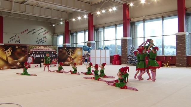 Показательное выступление гимнасток из Одинцово
