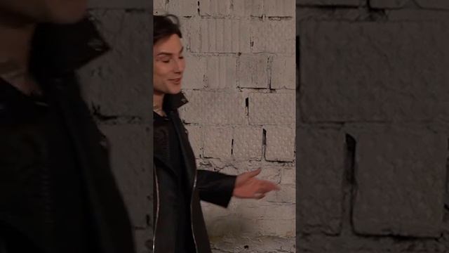 XOLIDAYBOY не узнал трек ЮЛИ ГАВРИЛИНОЙ, с которой ведет шоу | Шоу ПОШАЗАМИМ #shorts