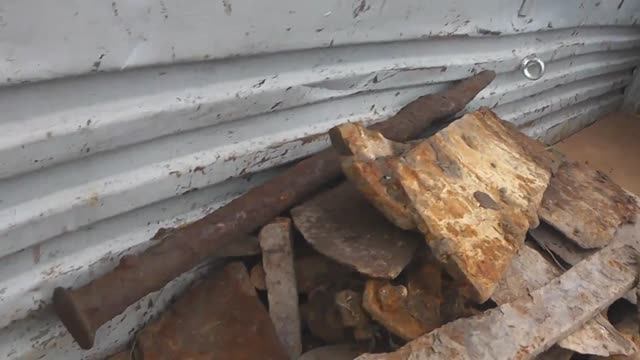 Поиск металла по старым дорогам и полям.