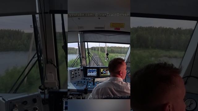 Едем по краю озера 🚊 На электровозе ЭП20