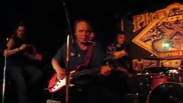 Сергей Дюжиков играет с "Цветами"
