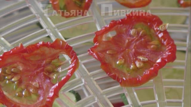 #Огурцы/томаты #сушёные размачиваем (восстанавливаем), на салат. 6 августа с #ТатьянойПивкиной