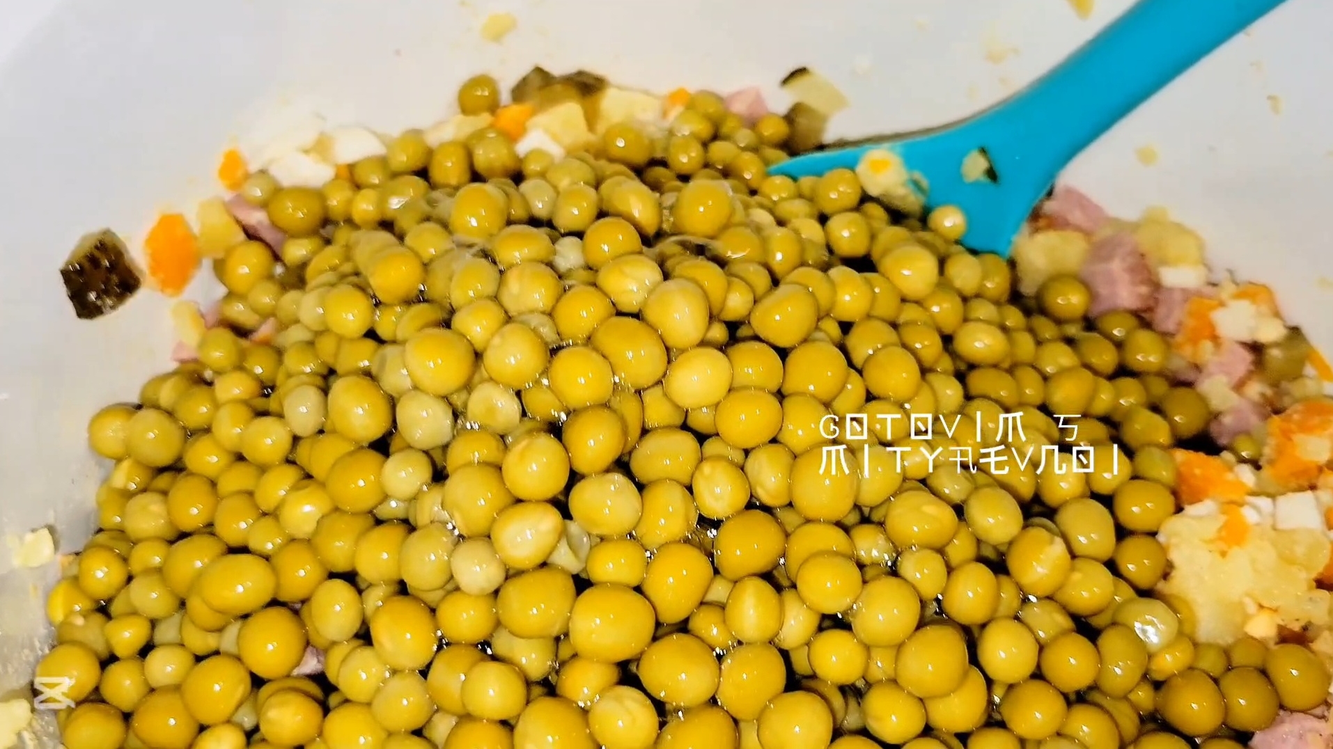 Салат шедевр кулинарии.Столичный Оливье не заменимый салат на все времена