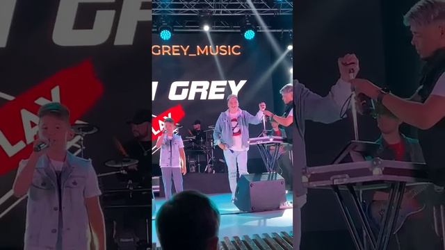 Талантливый парнишка порадовал певца #элвингрей #elvingrey #концерт #уфа