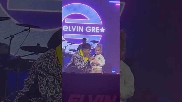 Девочка удивила зрителей! #элвингрей #elvingrey #дети #концерт #уфа
