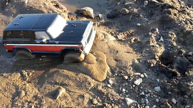 Traxxas TRX4 Ford Bronco 79 s VS mud