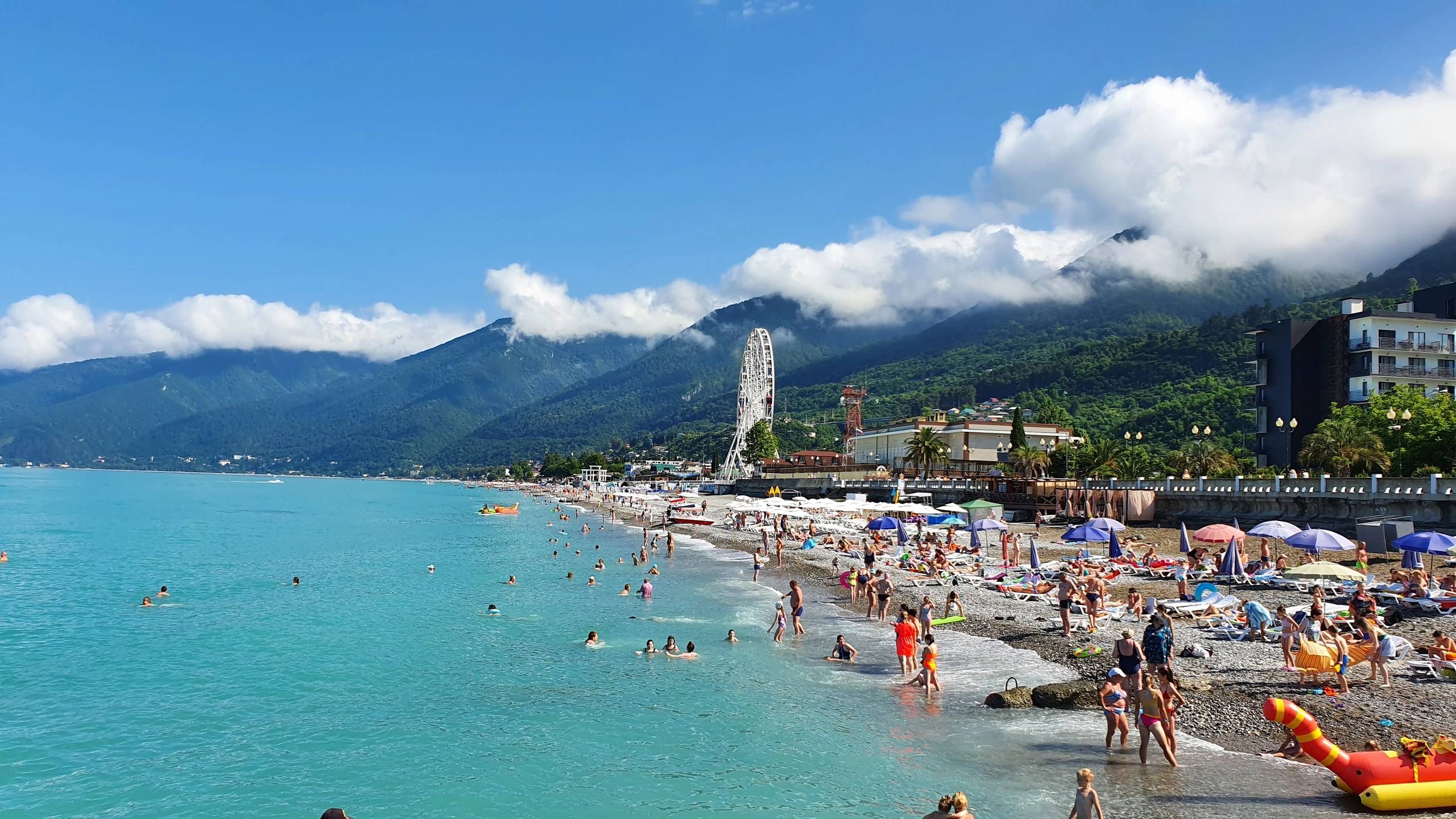 Гагры. Морская прогулка и купание с дельфинами. Обзор Гагр с воды. Гуляем по променаду. ч.6