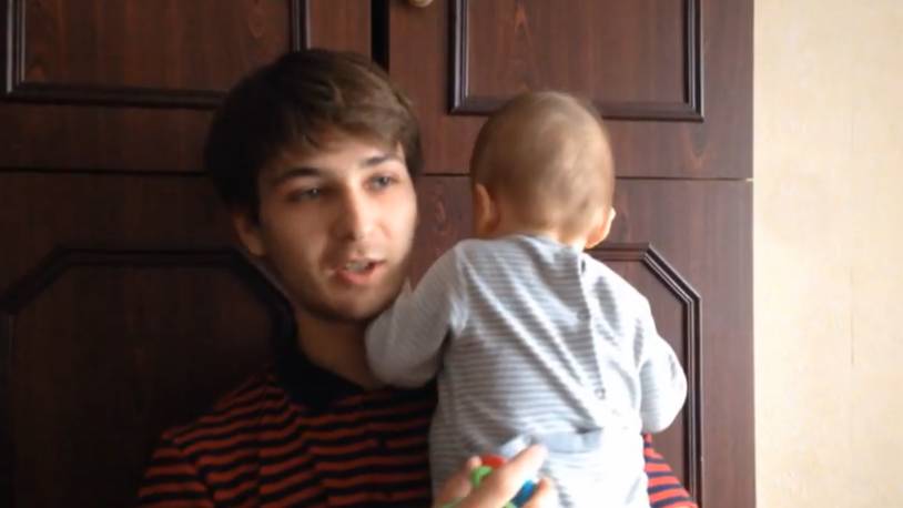 Видеовопрос психологу (№4): Данил - вопрос об оптимальном  возрасте для начала развивающих занятий.