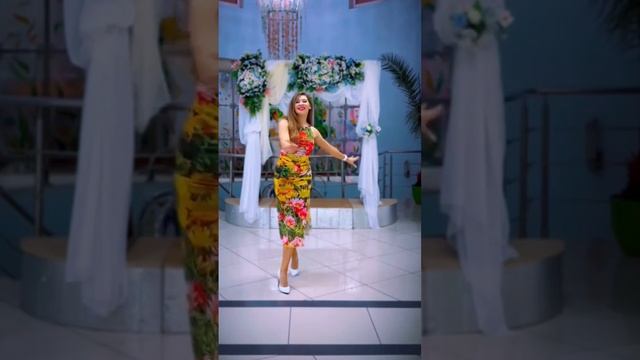 Красивая девушка и песня ☺️#элвингрей #elvingrey #ищу