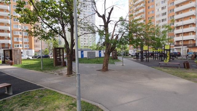 Обзор территории.  Москва, Синявинская ул., 11к4