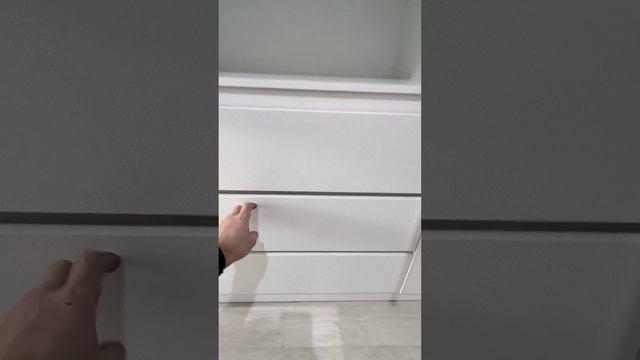 Сборка шкафа с распашными фасадами и выдвижными ящиками
