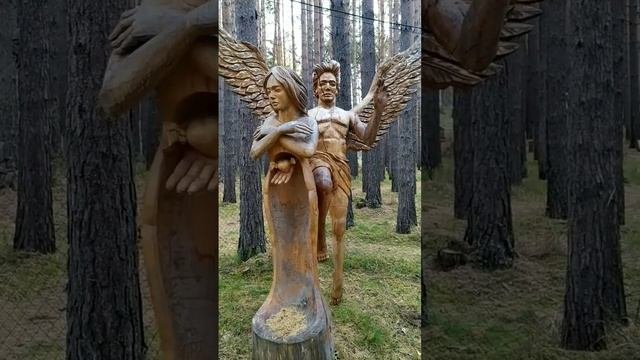 деревянные скульптуры в парке Лукоморье