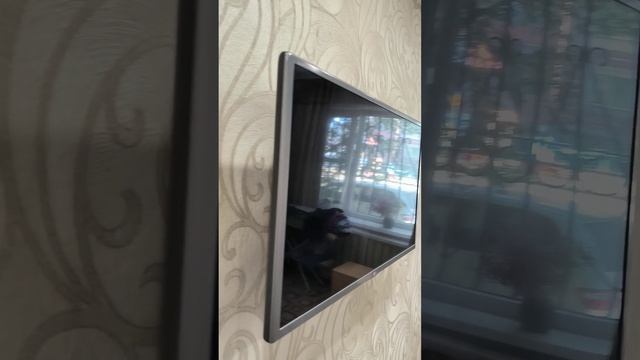 Установка телевизора на кронштейн