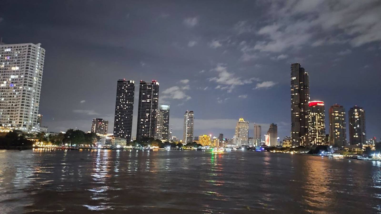 Тайланд 2024. ЭКСКУРСИЯ Вечерний Бангкок. ТЦ Iconsiam. Небоскрёб MahaNakhon.