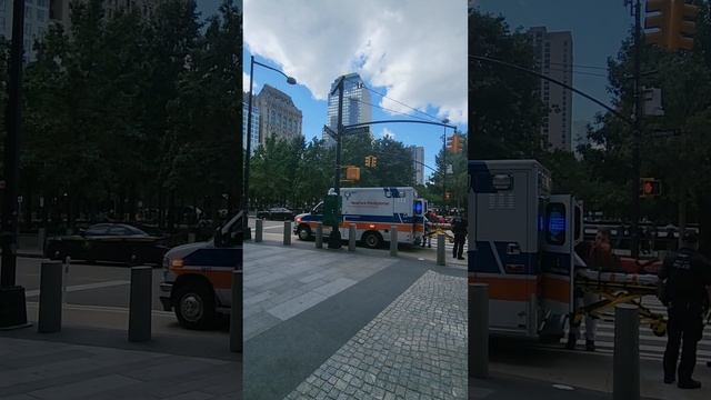 Недалеко от мемориала 9\11, Ньюйрк, США, сентябрь 2024 (Near the 9/11 Memorial, New York).