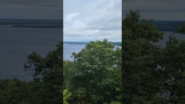 Никогда не обращай внимания на тех людей кто ..... ( Never pay attention to those people who ....).