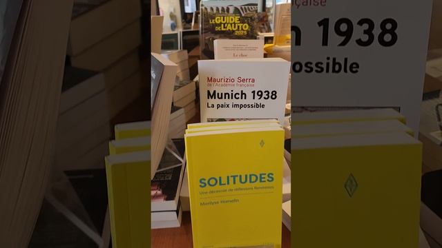 Французкий книжный магазин, Оттава, Канада, 09.24 (French bookstore in Ottawa, Ontario).