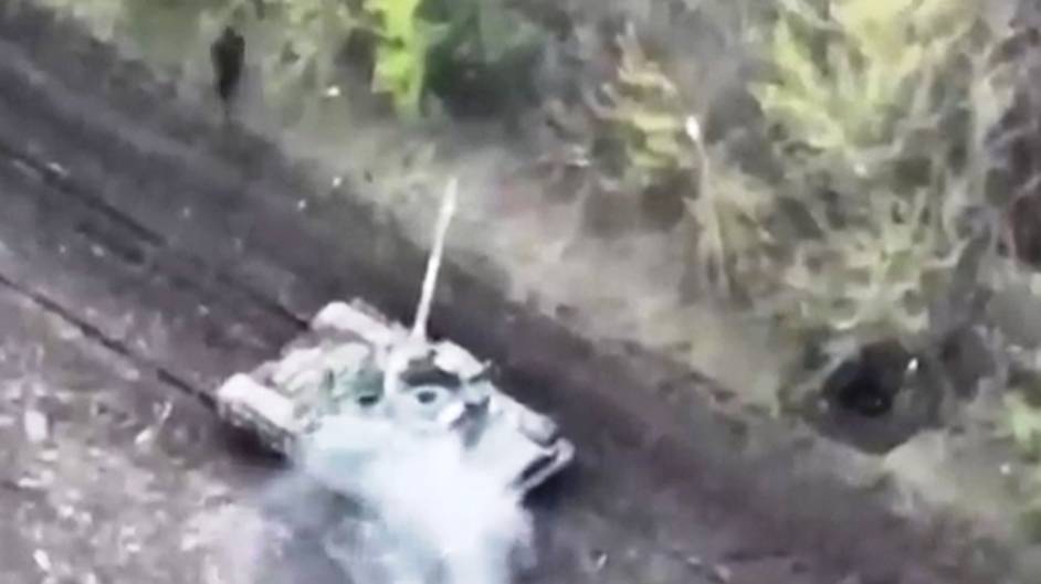 Экипаж танка ВСУ разбегается после 2-х попаданий